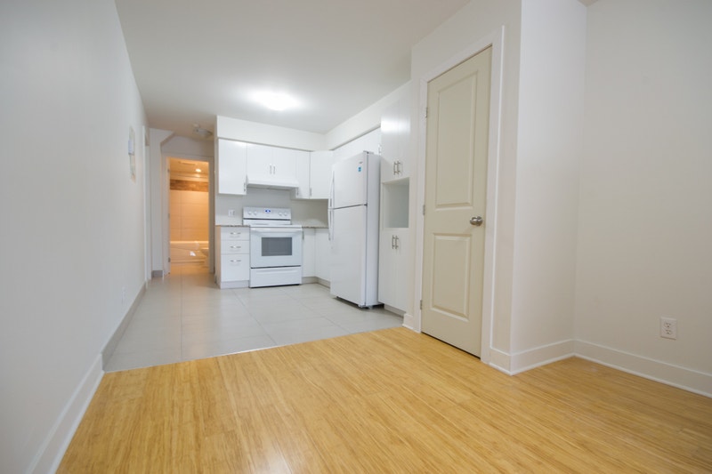 1 1/2 rénové metro Jarry disponible pour avril 2024 Récemment c ...