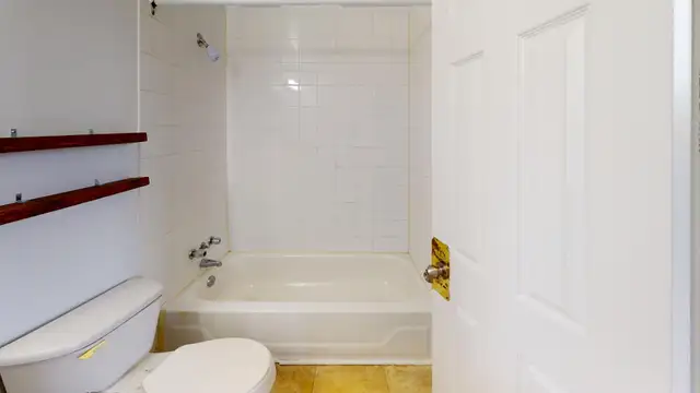 Large One Bedroom - Downtown Area - Dundas Street | Long Term Rentals ...