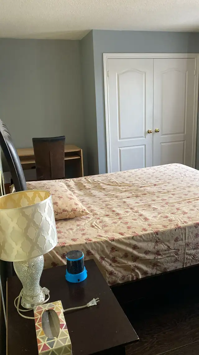 Furnished Rm Queen Bed Det House $800 Nr Erin Mill Town Ctr | Room ...