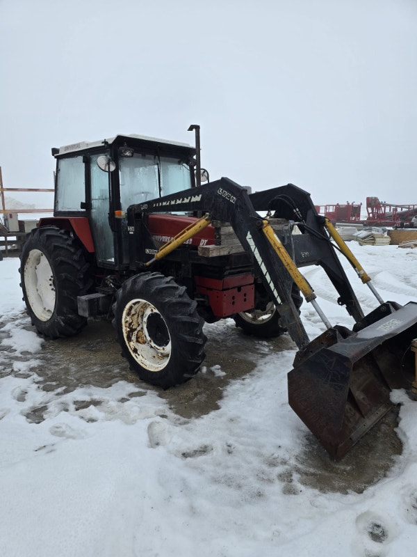 USED UNIVERSAL DT-833 TRACTOR W/ LOADER | Farming Equipment | Winnipeg ...