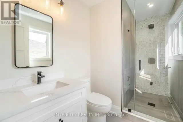 23 LOCKHEED BOULEVARD S Toronto (Humber Heights), Ontario | Long Term ...