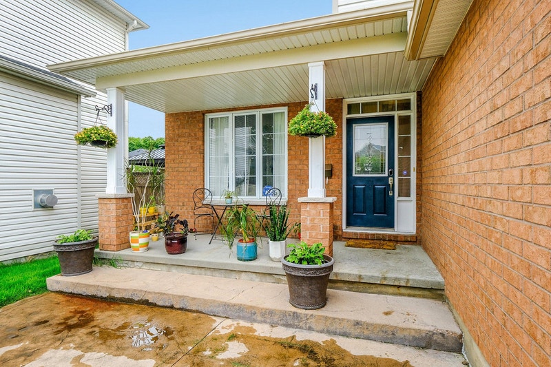 9 Oak Grove - Master Bedroom with Ensuite Bathroom - Available f | Long ...