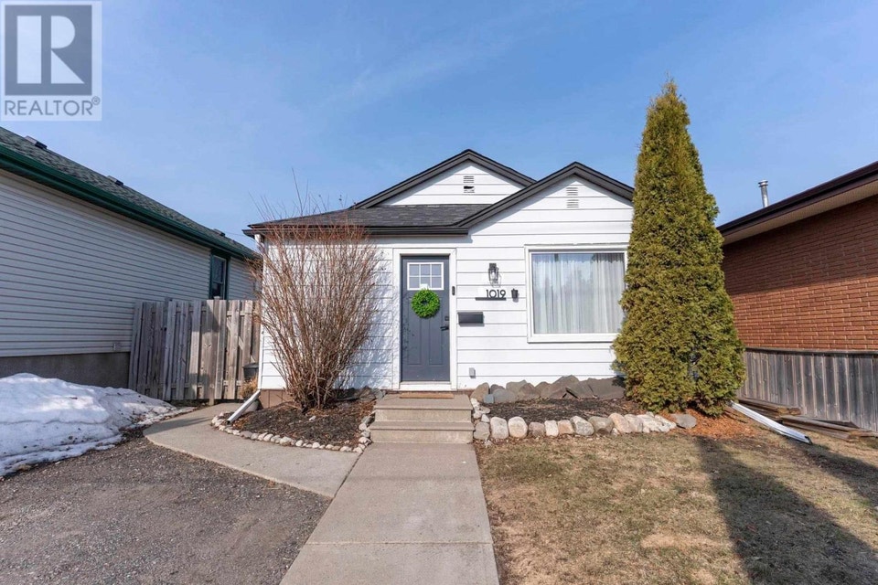 1019 Sprague ST Thunder Bay, Ontario | Houses for Sale | Thunder Bay ...