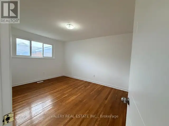MAIN - 64 LEXINGTON AVE AVENUE Toronto (West Humber-Clairville), | Long ...