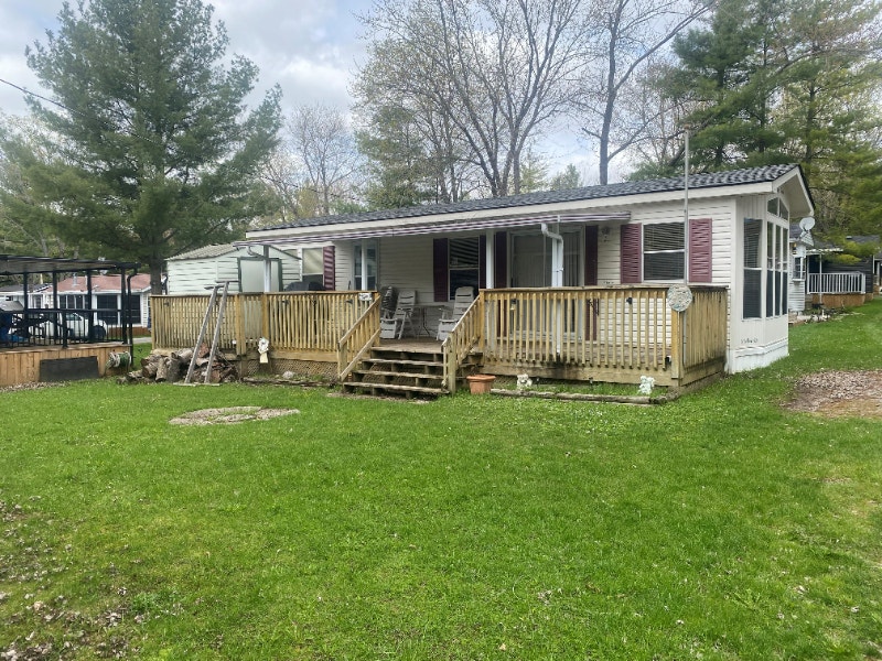 Pioneer Point Resort 2001 Northlander Park Model 121 Bass + Deck | Park ...