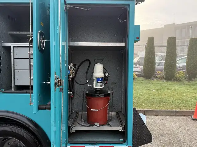 2017 Ford F-550 XL Super Duty Service Truck | Heavy Trucks | Winnipeg ...