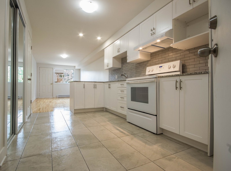 2 ½ rénové metro Jarry disponible pour avril 2025 Récemment comp ...