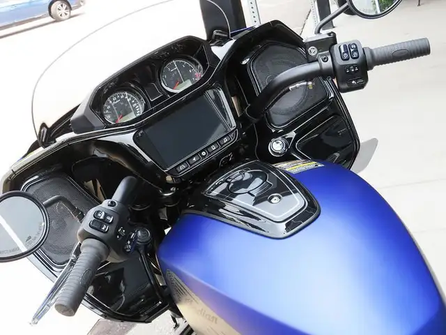 2024 Indian Motorcycle Challenger Dark Horse Spirit Blue Smoke | Street ...