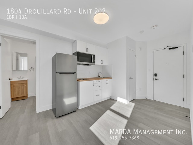 MODERN AND COZY BACHELOR UNIT IN EAST WINDSOR! INCLUSIVE! FREE M | Long ...