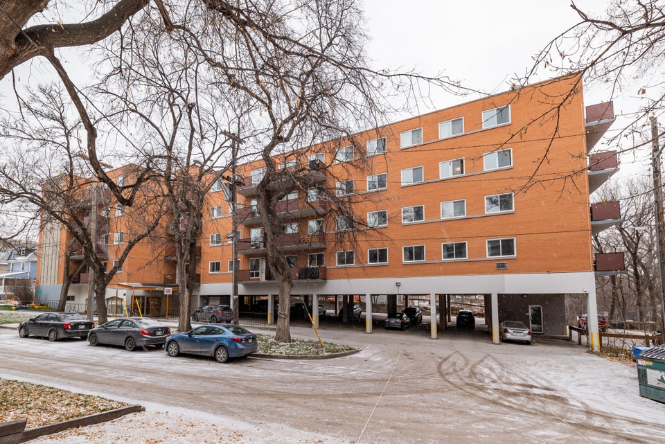 15 Cornish Ave- Gateview Apts- 2 Bedroom | Long Term Rentals | Winnipeg ...