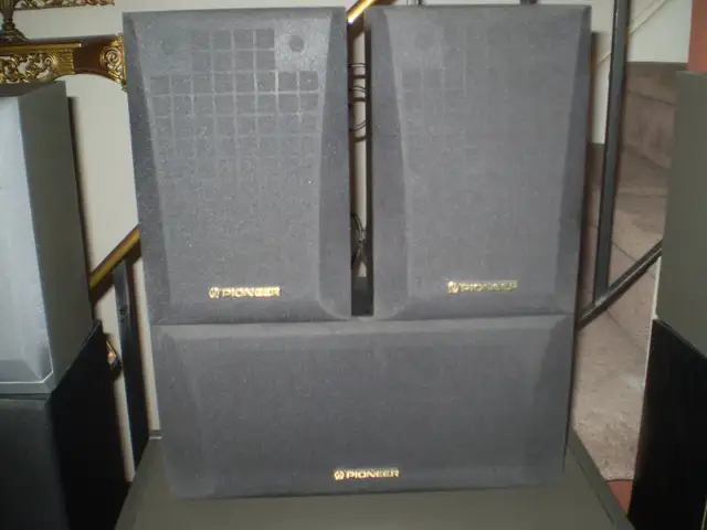 PIONEER 3 PIECE SPEAKERS 8 Ohms ( 1 Centre and 2 Rears ) Great ...