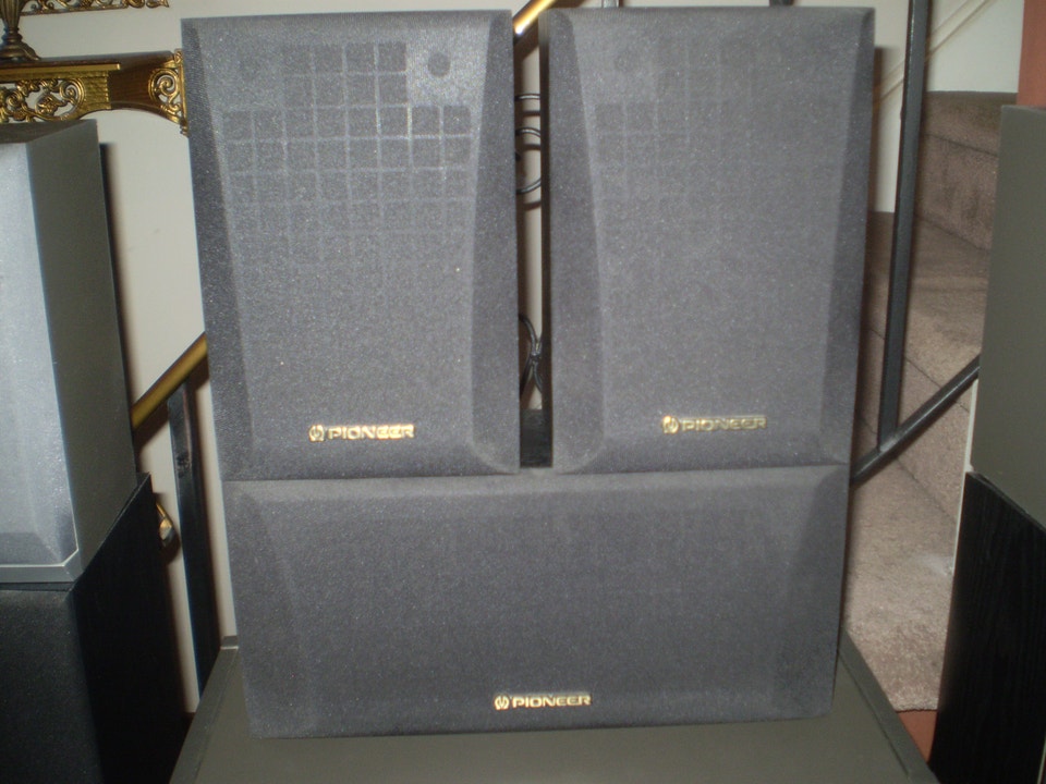 PIONEER 3 PIECE SPEAKERS 8 Ohms ( 1 Centre and 2 Rears ) Great ...