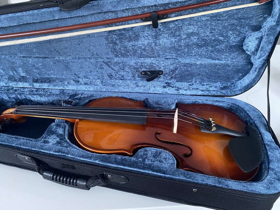 violin 4/4，tuned with case， rosin and bow | String | City of Toronto ...