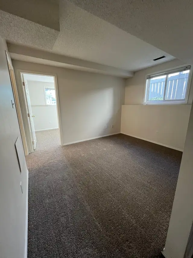 Walk to UofA - Utilites Included - Own bath/living room/office | Long ...