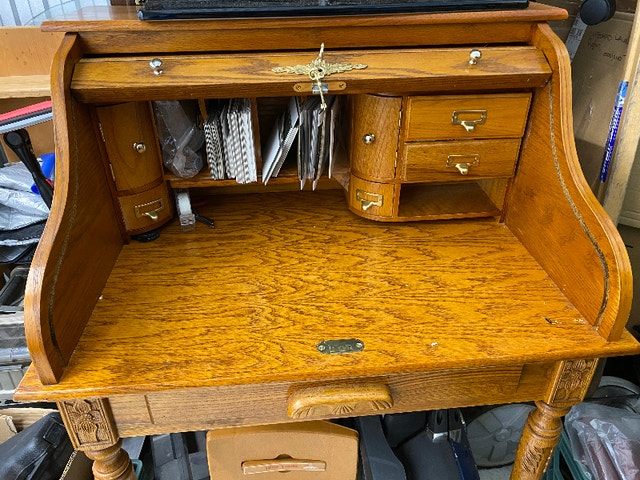 Roll top desk with slight moving damage to 1 corner | Desks | Thunder ...
