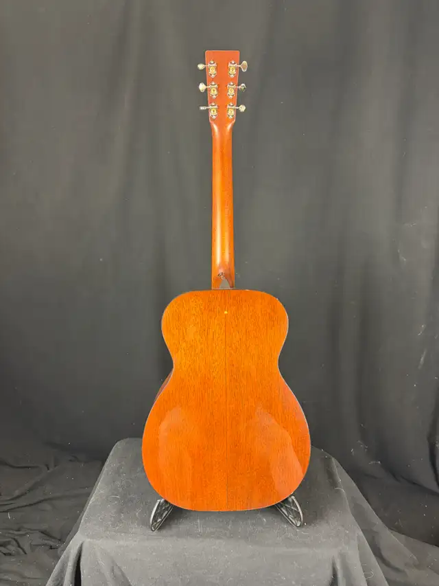 Martin 00-18 w original Hard Shell Case, (As Brand New) | Guitars ...