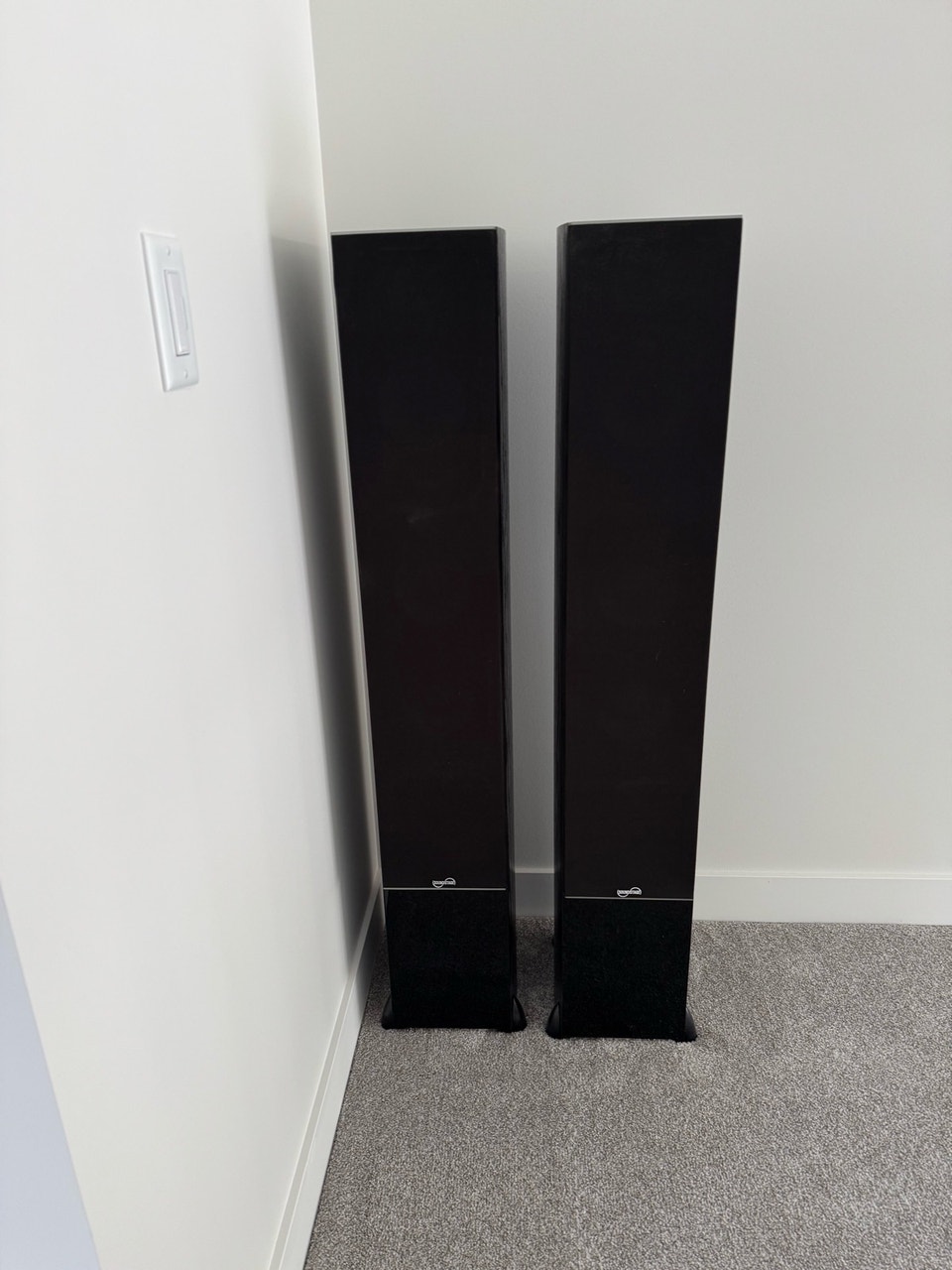 SOUNDSTAGE 3D6 tower speakers | Speakers | Winnipeg | Free local ...