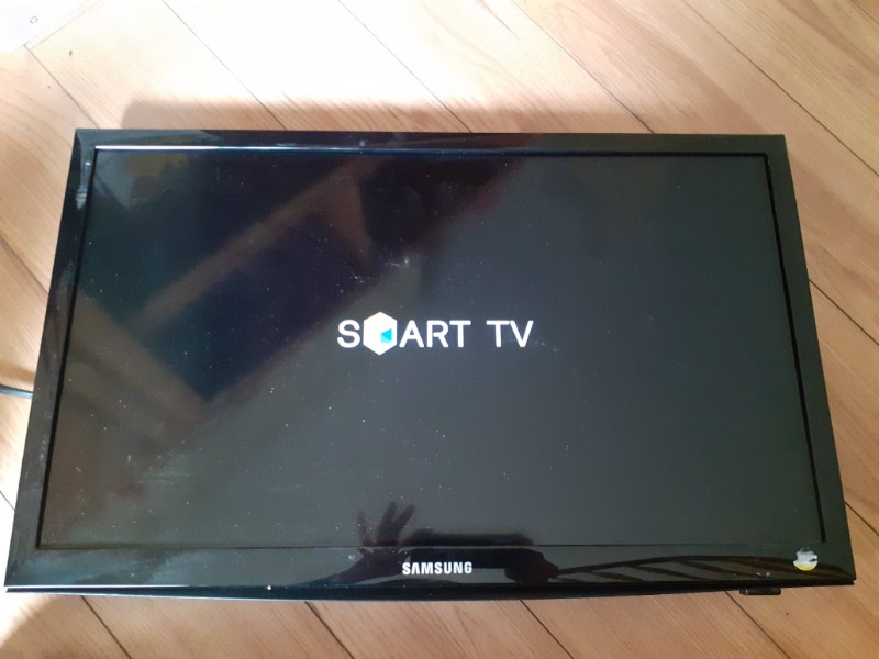 Samsung smart tv 24" or 40" | TVs | Calgary | Kijiji