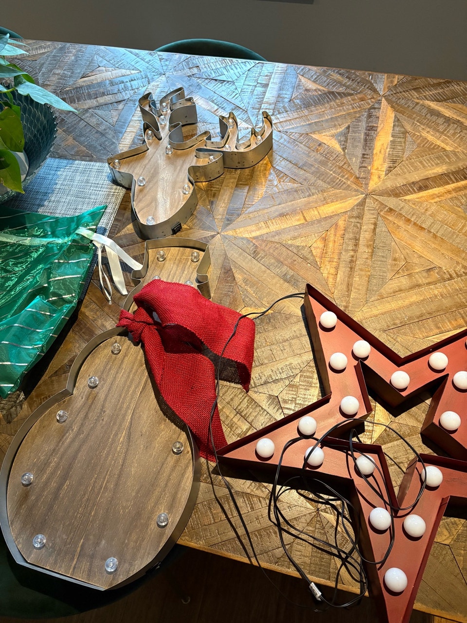 Christmas signs light up Christmas signs Christmas decorations ...