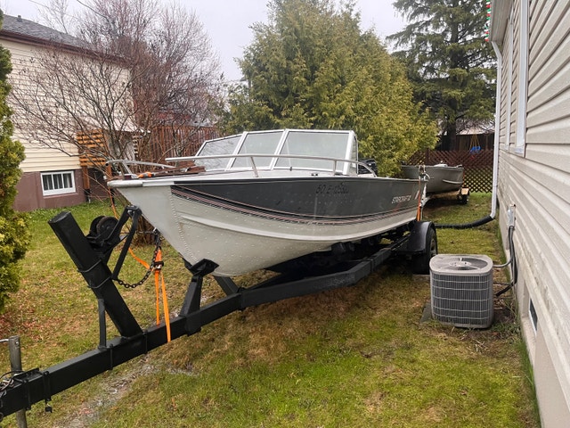 Boat motor and trailer | Powerboats & Motorboats | Sudbury | Kijiji