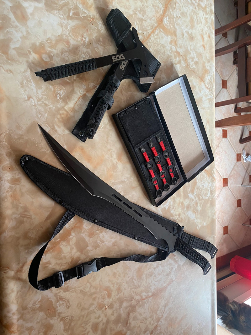 Tomahawk x3, Épée de combat x2 et couteau de lancer x9 | Loisirs et ...