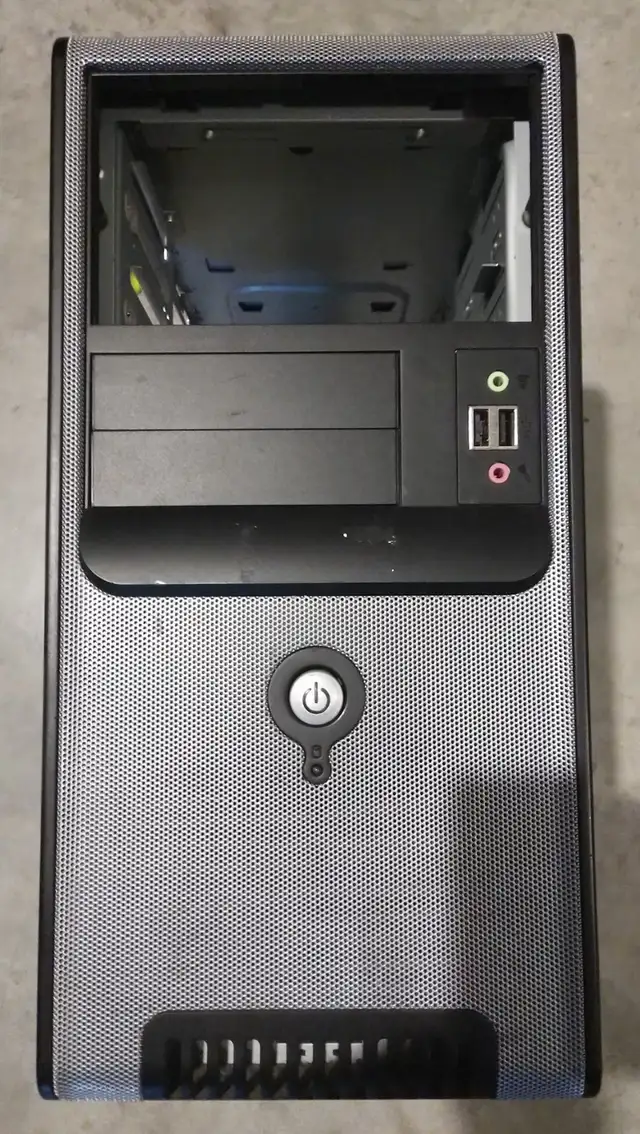 Retro ATX Case missing one side Panel | System Components | Ottawa ...