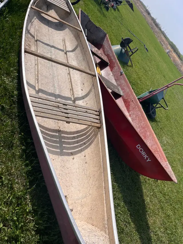 Canoe boat | Canoes, Kayaks & Paddles | Winnipeg | Free local ...