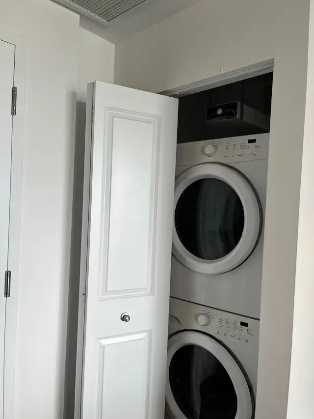 1-Bedroom Lease Transfer Near Namur Metro – $1,445 All-Inclusive | Long ...