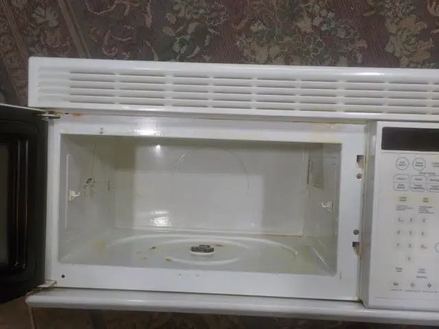 FOUR MICRO-ONDES AVEC HOTTE INTÉGRÉE | Microwaves & Cookers | Laval ...