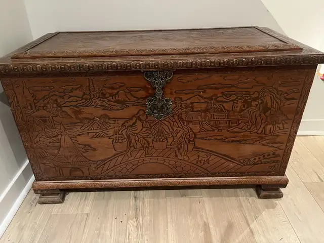 Solid wood chest | Other | City of Montréal | Free local classifieds ...