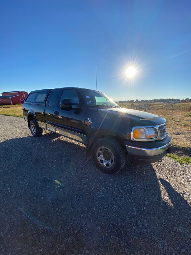 2001 Ford F150 XL heavy half ton 4x4 | Cars & Trucks | Lethbridge | Kijiji