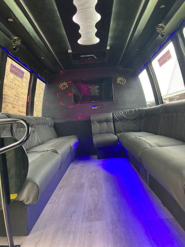 2012 Ford Party Bus 16 passenger | Cars & Trucks | City of Toronto | Kijiji