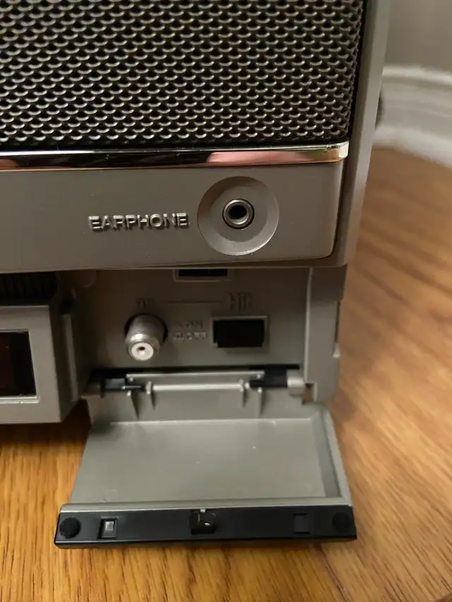 Sony Trinitron KV-1972R 19” CRT TV Retro Gaming with Remote | TVs ...