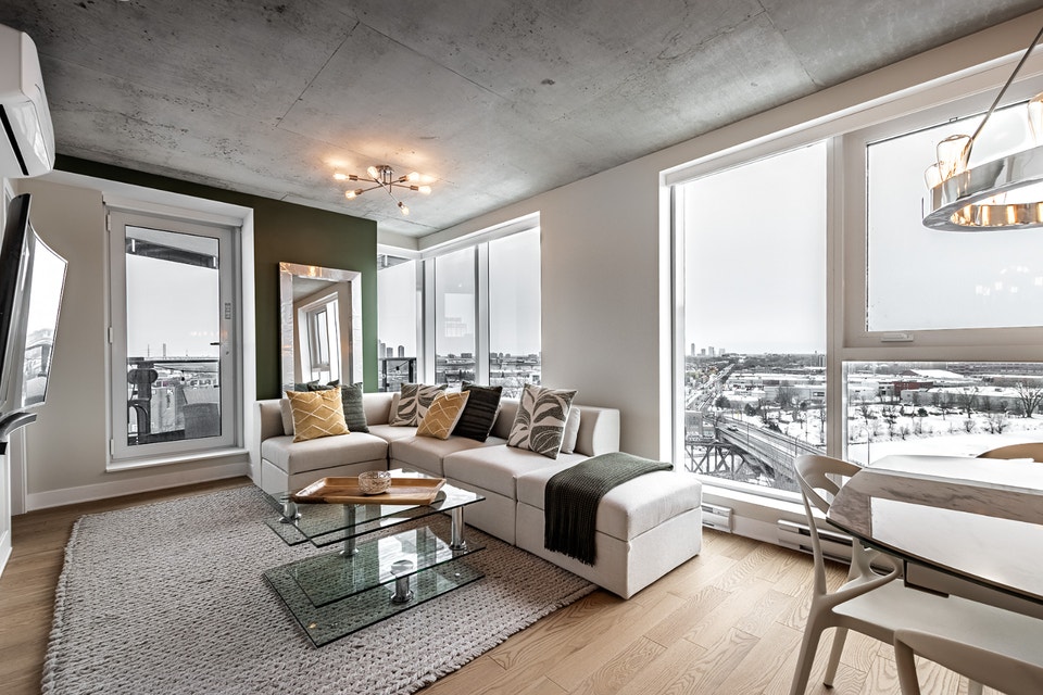 Luxueuse unité 2 cac Tout Meublé! Belle terrasse! | Long Term Rentals ...