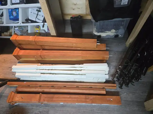 RAMPES ET BARREAUX D'ESCALIERS EN BOIS | Floors & Walls | Laval / North ...