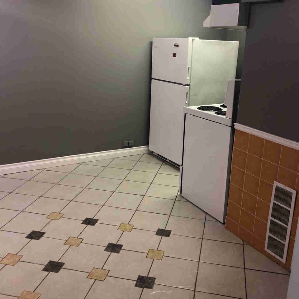 Bachelor/studio Basement apartment | Long Term Rentals | Mississauga ...