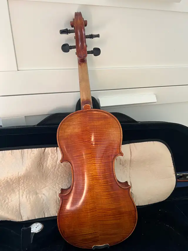 La Vista Model 50 Violin outfit | String | City of Toronto | Free local ...