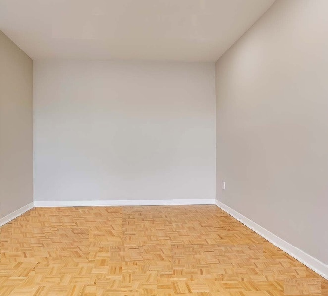 Bachelor for lease in Central London by mall on bus route | Long Term ...