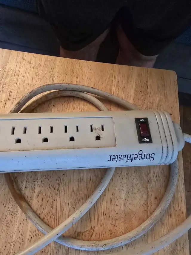 Belkin SurgeMaster Wall Mountable W/7 Plugs & 6" Cord | Electrical ...