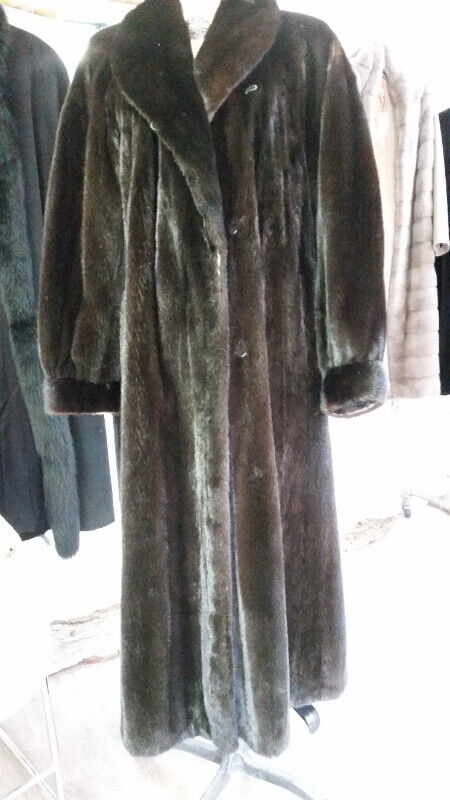 PRE - OWNED FUR SALE CLEARANCE, MINKS, RACCOONS, FOXES | Women's - Tops ...