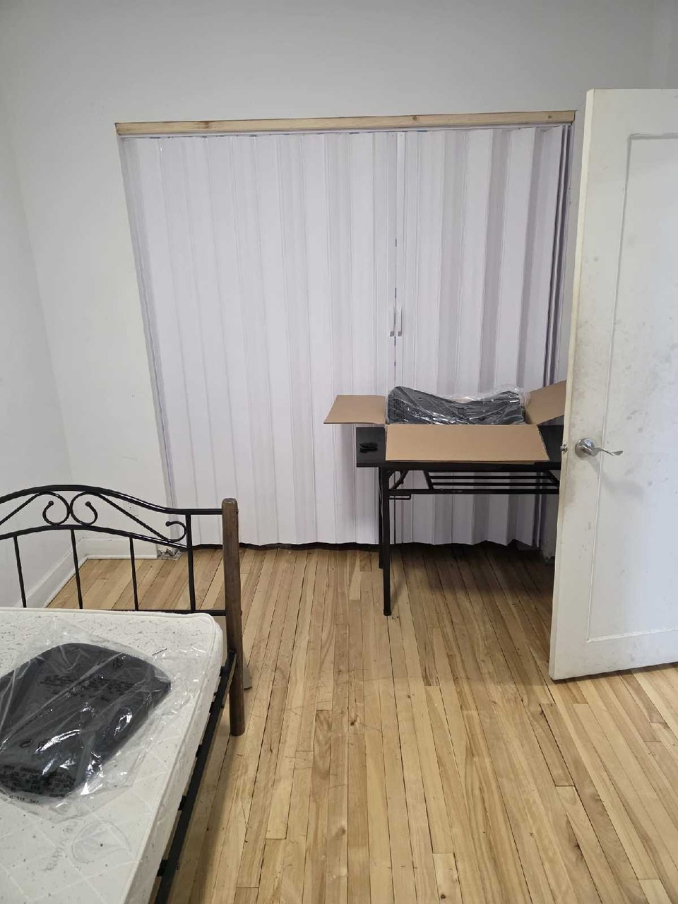 chambre a louer a Ahunstic | Room Rentals & Roommates | City of ...