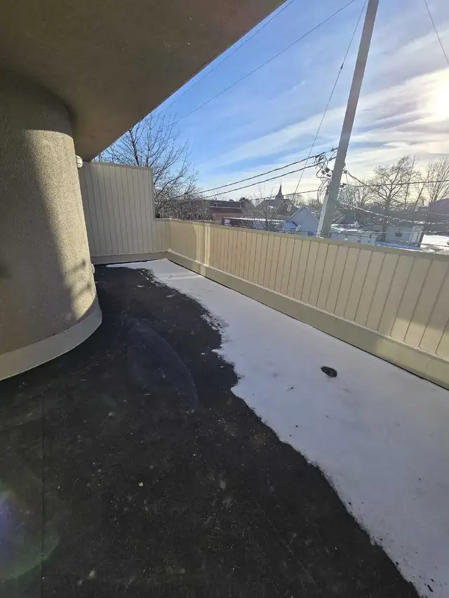 Upper level 2 bedroom 1600$ large balcony | Long Term Rentals | St ...