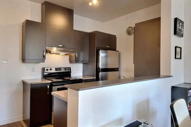Brossard Grand condo 31/2, REM Dix30 Solar | Long Term Rentals ...
