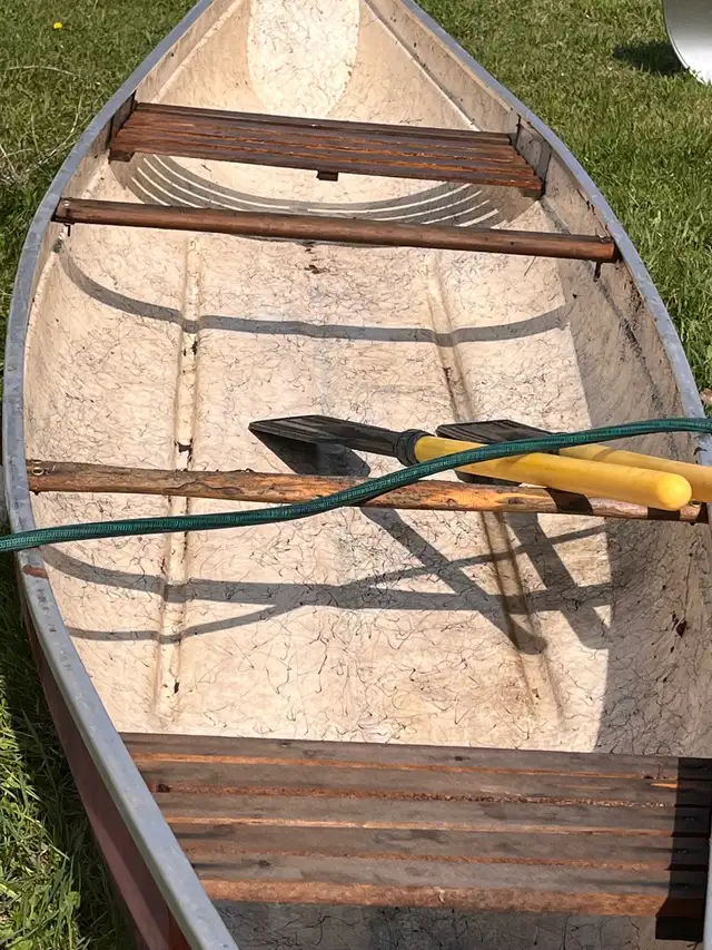 Canoe boat | Canoes, Kayaks & Paddles | Winnipeg | Free local ...