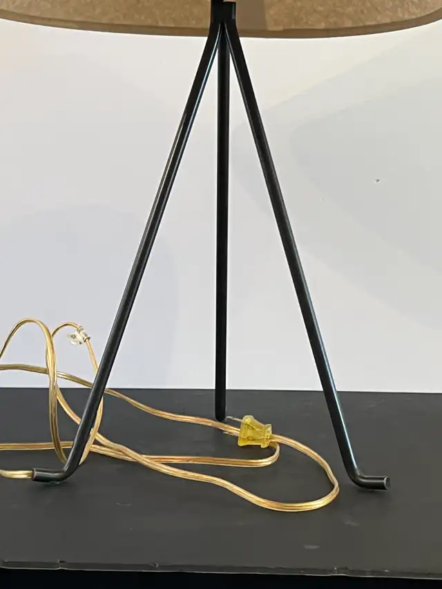 VINTAGE MID CENTURY MODERN TRIPOD TABLE LAMP CAST IRON FEET | Arts ...