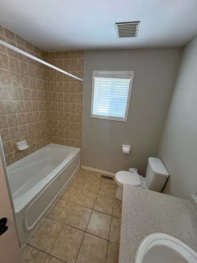 2 bed + 1 den upper unit rental in North End of Barrie | Long Term ...