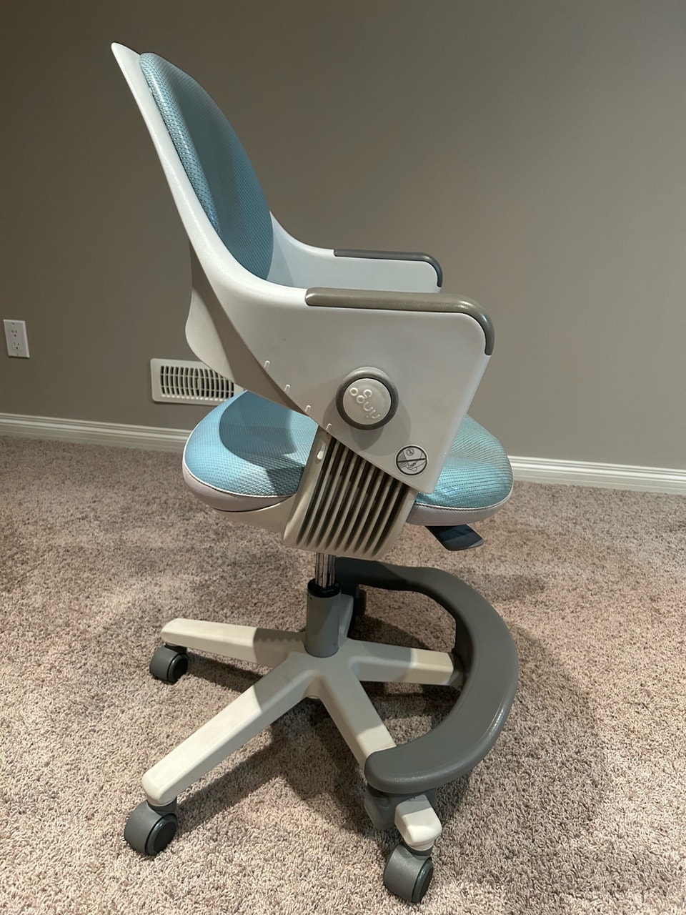 ILOOM RINGO student chair | Chairs & Recliners | Calgary | Free local ...