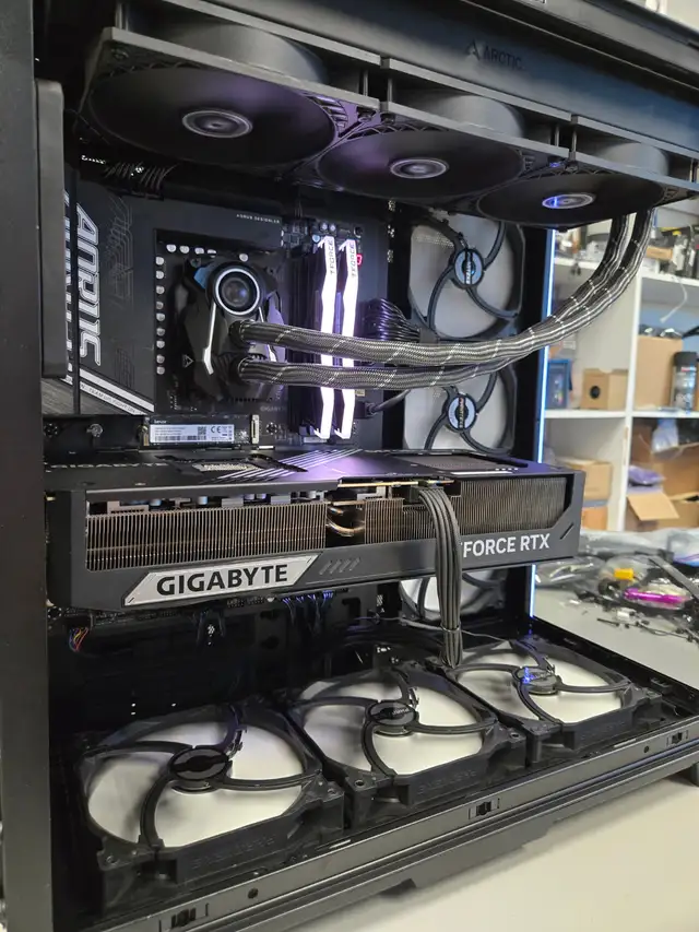 Blacked 5090 - Ryzen 9950X3D - RTX 5090 - 32GB RAM - 2TB SSD | Desktop ...