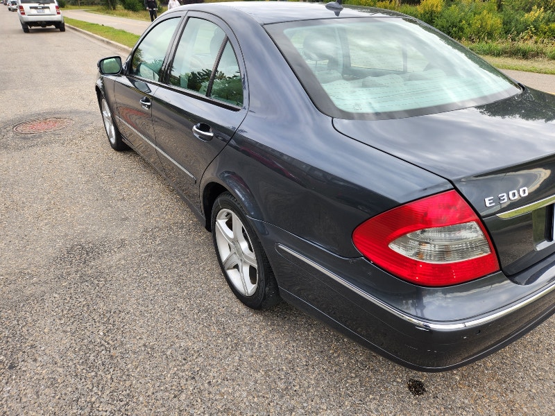 2008 Mercedes-Benz E300 AWD | Cars & Trucks | Calgary | Kijiji