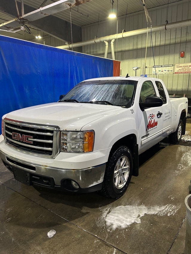 2013 GMC Sierra 1500 SLE 4x4 (5.3L) 241Km - $8800 OBO | Cars & Trucks ...
